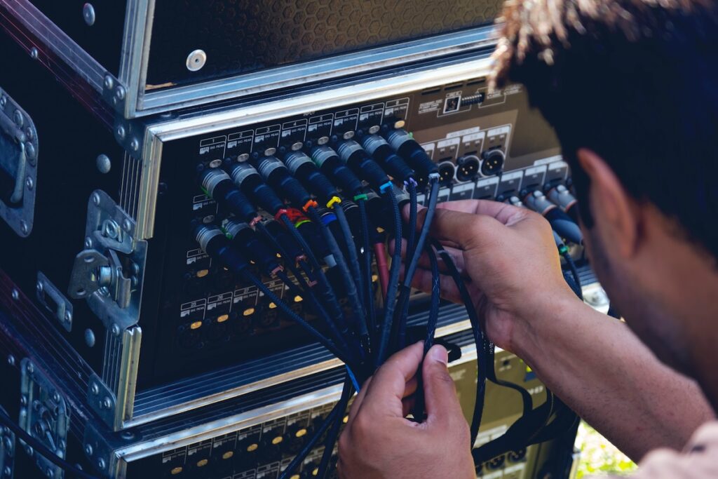 Audio Stagehand vs. Audio Technician vs. Audio Engineer: What’s the ...